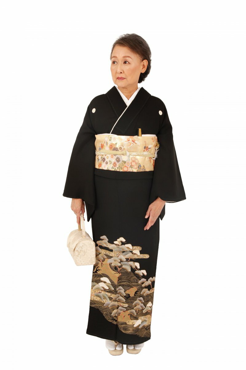 留袖の伝統的な柄である、松と波頭を全面に配した古典感覚の留袖です。 商品サイズ 対応身長:150cm〜160cm 対応ヒップ: 87cm〜97cm ・身丈　154cm ・裄丈　65cm ・袖丈　46cm ・前幅　25cm ・後幅 30cm留...