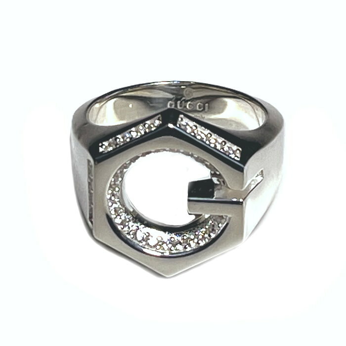 ■ブランド名：Gucci ■カラー：シルバー ■サイズ：【14】 【15】【16】【17】 TOP 約 W1.5　×H1.7　cm 幅 約0.5cm ■素材： シルバー925 ■仕様： ・Gイニシャル デザイン ・ラインストーン　スワロフス...