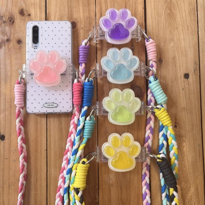 ●クリップ対応サイズ：幅約7.5～8.6cmのスマートフォンに対応 ●紐長さ：全長約98cm ●タイプ：ストラップタイプ ●原産国：中国 ●特徴： スマホを横から挟んで使用するサイドクリップ式でandroidでもiphoneでも使用できる便...