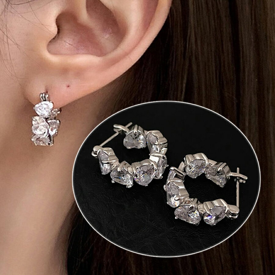 アイテム説明 商品説明 ハートシェイプがさりげない可憐さをプラス。 上品でありながら、カジュアルなテイストにも合う万能アイテムです。 素材 合金,ポスト部分:S925中国製 カラー シルバー サイズ ［FREE］ 大きさ：1.9×1.9cm...