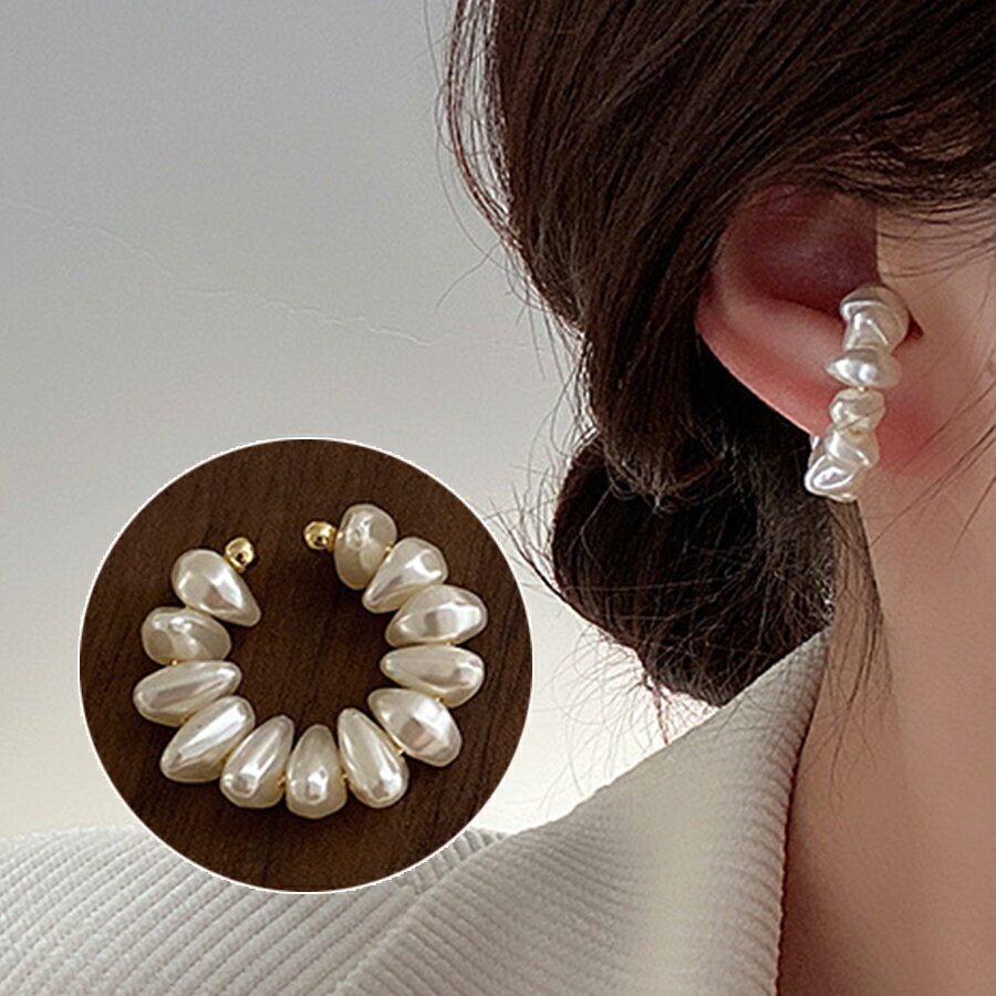 アイテム説明 商品説明 ユニークなデザインのパールビーズを使用したイヤカフです。 形、大きさがバラバラのパールが大人可愛いを演出。 いつものコーデにプラスするだけでオシャレ度がグンと上がります。 イヤカフタイプなので、ピアス穴がない方も着用...