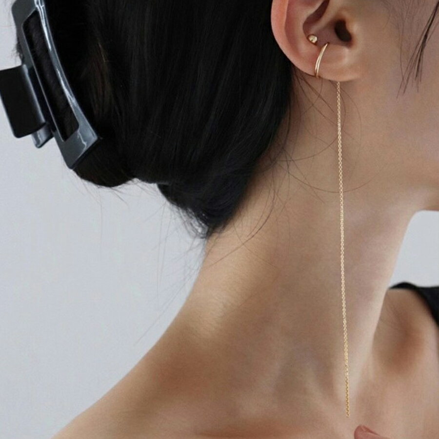 アイテム説明 商品説明 ロングチェーンが耳元で揺らめく片耳用ロングイヤーカフ。 軽やかに揺れるシルエットで周りと差がつく顔周りに。 ピアスや他のカフとの重ね付けも◎ 素材 合金中国製 カラー シルバー,ゴールド サイズ ［FREE］ 大きさ...