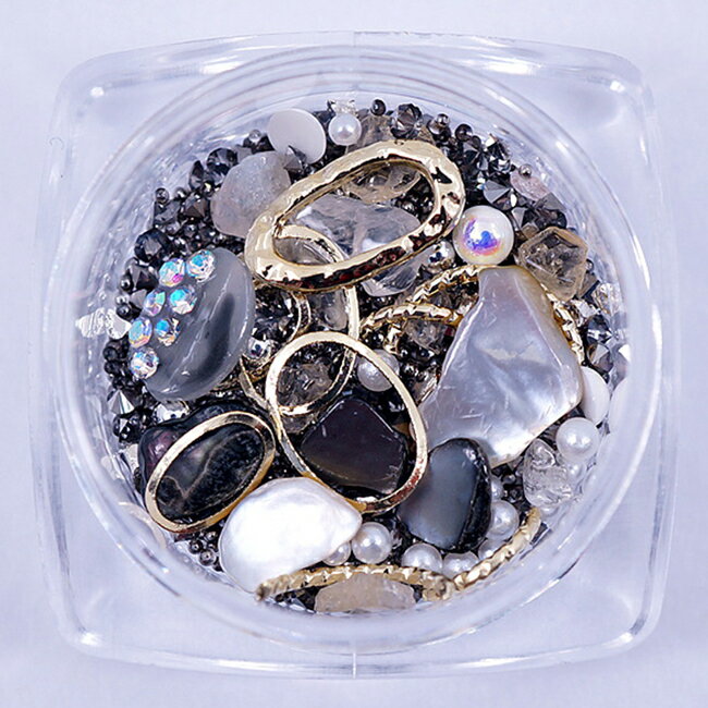☆*:;;;;;:*☆ネイルアクセサリー(NailAccessory)☆*:;;;;;:*☆ 海辺をモチーフとしたデザインパーツ。 シェルからメタルまでいろいろ素材のパーツが入っていて、組み合わせ自由自在。泡のようなソフトな色の組み合わせ。...
