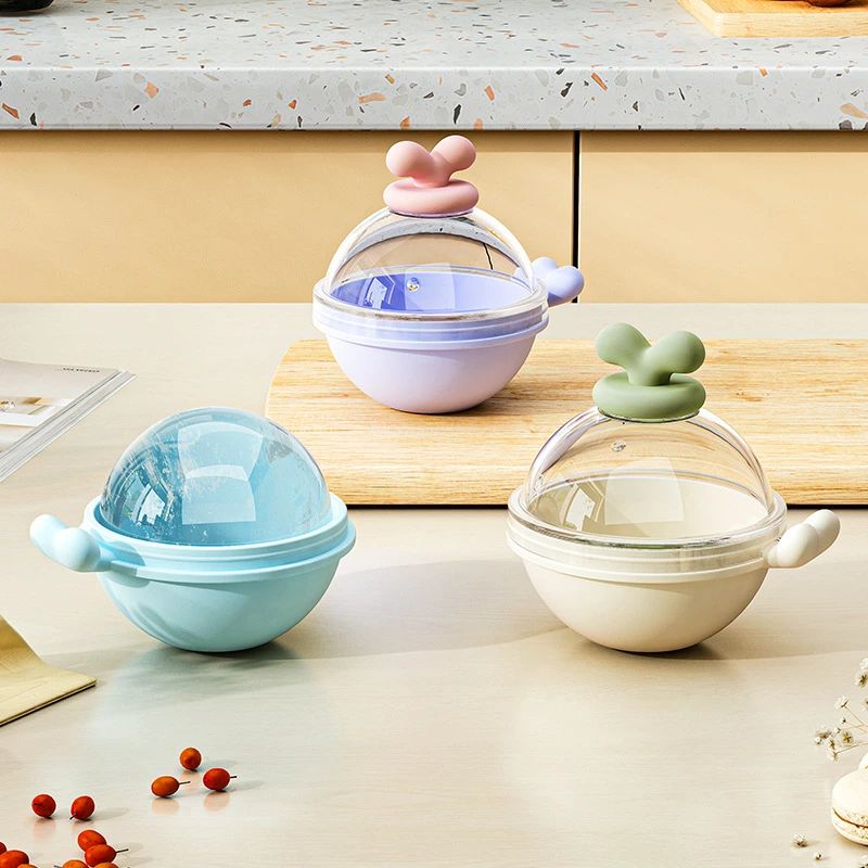 この商品について【お酒をもっと美味しく】 お酒を味だけでなく見た目でも楽しむおしゃれな丸氷。丸い氷は普通の氷に比べて表面積が小さく溶けにくいので、長い時間冷えたお酒を楽しめます。ご家庭でバーのような本格的な ウイスキー ロック や カクテル...