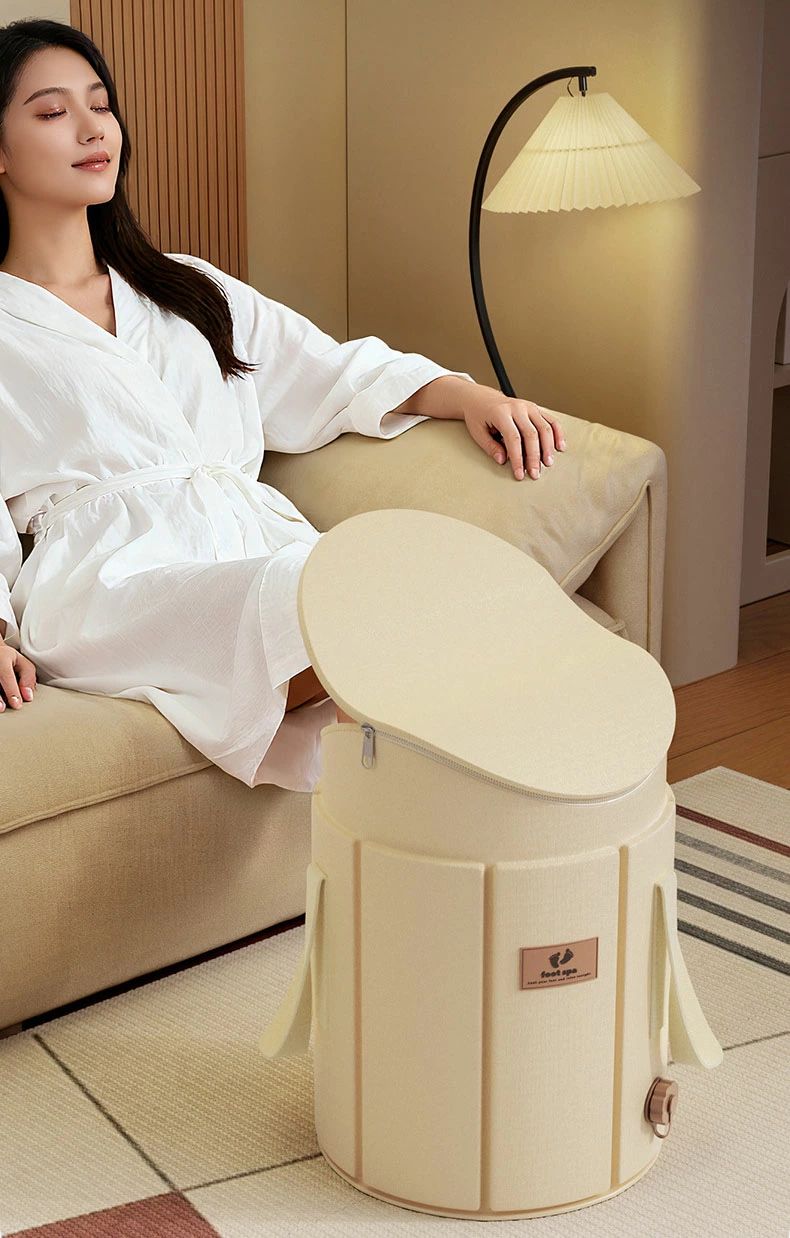 この商品について??【拡張可能サイズ】足湯バケツ直径（約33センチ）、高さ約（約35センチ）の大容量深型折りたたみ畳バケツ，足を十分にリラックスさせ，足の浸かりや快適さを確保します??【コンパクトで携帯可能】足洗いバッケツはコンパクトなサイ...