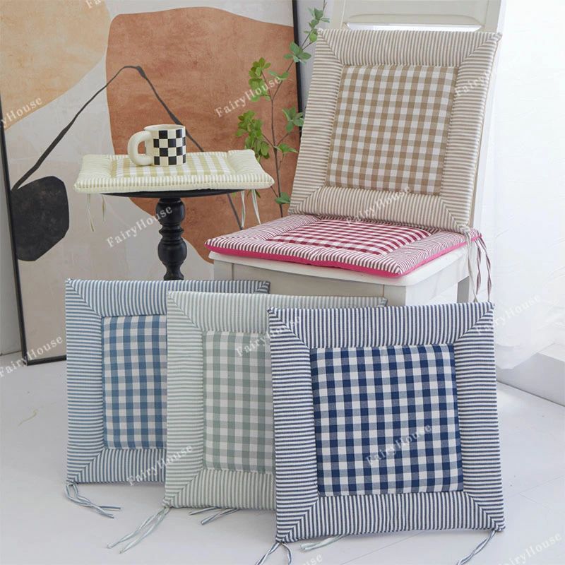 椅子クッションのサイズ: 40x40x2cm,でほとんどの椅子にフィットします。美しいチェアクッション、シンプルでエレガントなデザインは、さまざまなダイニングチェア、オフィスチェア、折りたたみ椅子、錬鉄製の椅子、ソファ、窓辺などをうまく装飾...