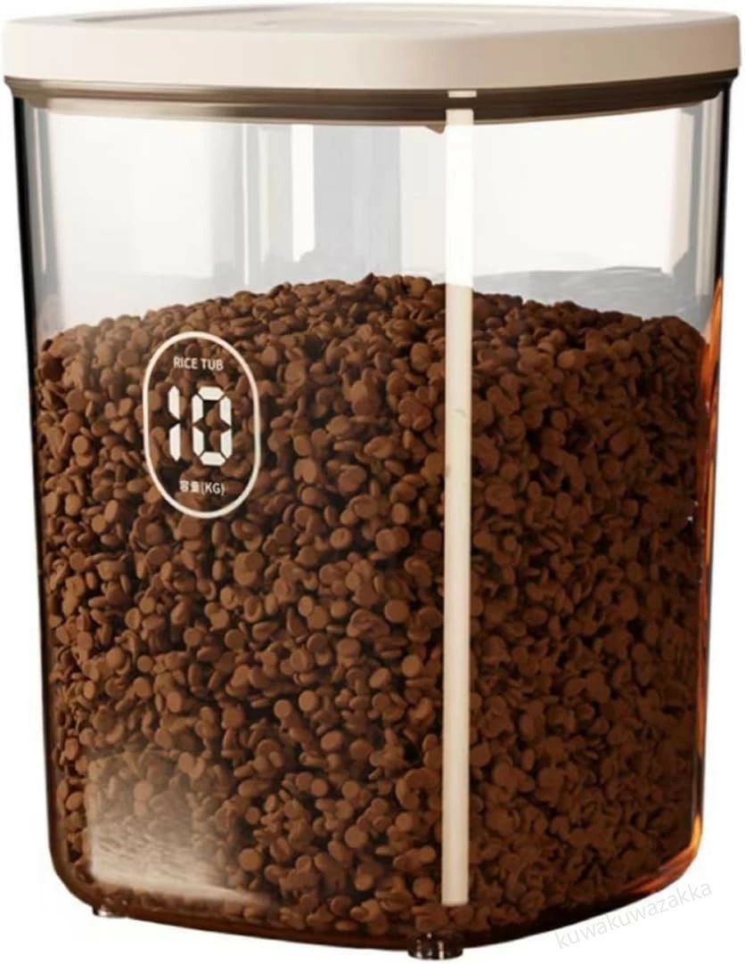 この商品について【見える化デザイン】クリア視野の蓋及び目盛りラインつきで中身の残量が簡単に確認できます。フード補充忘れの心配無しです。【食品級PP材質】このフードストッカーは食品レベルのPP材質を使用、高品質で匂いなし、ペットの安全を守りま...