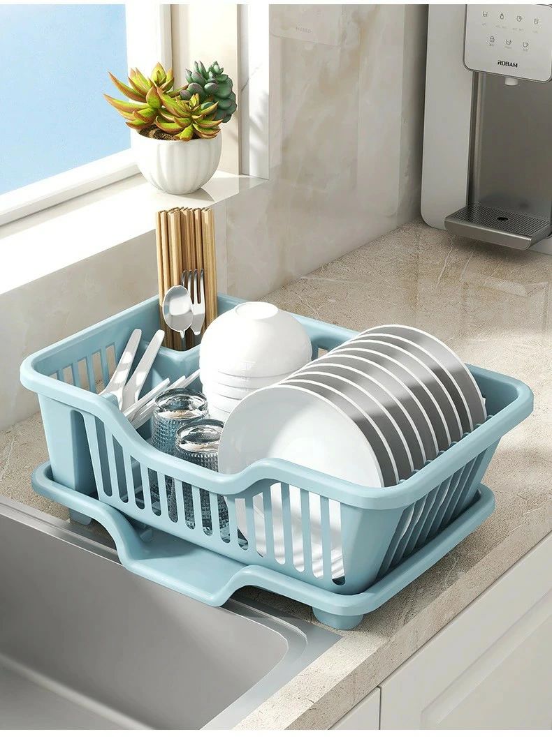 製品説明：この多機能食器水切りラックは、キッチンの効率を向上させるために設計された、キッチンに必須の収納ツールです。食品グレードのプラスチック製で、安全で無毒であり、家庭での使用に適しています。独自の丸みを帯びた角のデザインにより、鋭い角に...