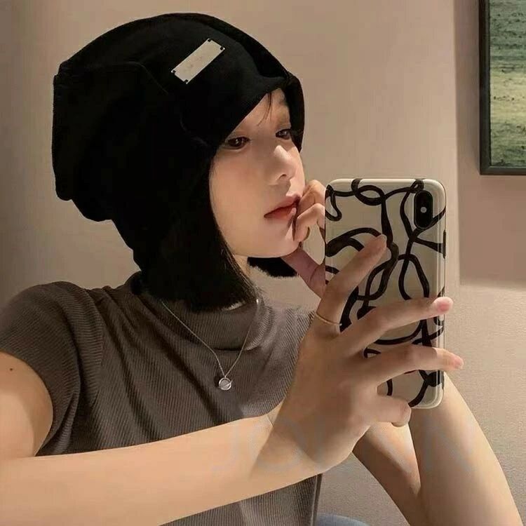 手軽に「キレイ」が手に入る、ウィッグ付きデザイン帽子とショートボブのウィッグが一体になった、画期的なヘアケアアイテムです。手軽に被るだけでスタイルが整うため、忙しい朝の時短アイテムとしてはもちろん、急な来客やちょっとした外出にも大活躍します...