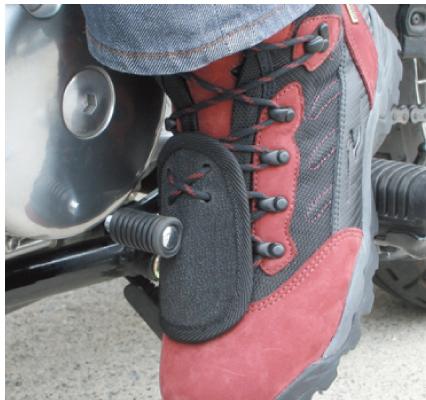 ギフト対応■品番： RR7906■品名： 2WAYシューガード■COLOR： BLACK■SIZE： FREE■MATERIAL： アラミド素材装着方法は2通り　紐で留めるかテープで止めるか装着方法は2種類。簡単なベルクロ装着とガッチリ靴ヒ...