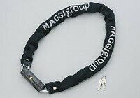 携帯性と強度を両立させた8mm角断面チェーン。 切断・衝撃に強い硬くしなやかなケースハードネス（浸炭焼入）処理チェーン。頑強な超硬質カーボン表面と、硬度変化のある積層構造により切断、破壊等の攻撃からバイクをガード。