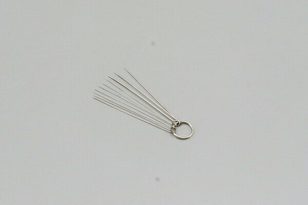 ●線径0.4mm～1.6mmまで10本揃った全長120～130mmのピンクリーナーです。キャブレターなどの細い穴が多い部分の洗浄に最適です。先端を尖らせているため、小さい穴にも入りやすく、かつ先端近くの側面ローレット加工により往復運動での深...