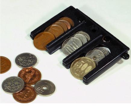 素早い精算の奥の手料金所の通過や小銭の整理に大変便利なコインホルダー。背面には着脱用のマジックテープが付いているのでコインホルダー対応のラフ＆ロードバッグ類はもちろん、コインホルダー対応のラフ＆ロードジャケットにもご利用いただけます。SIZ...