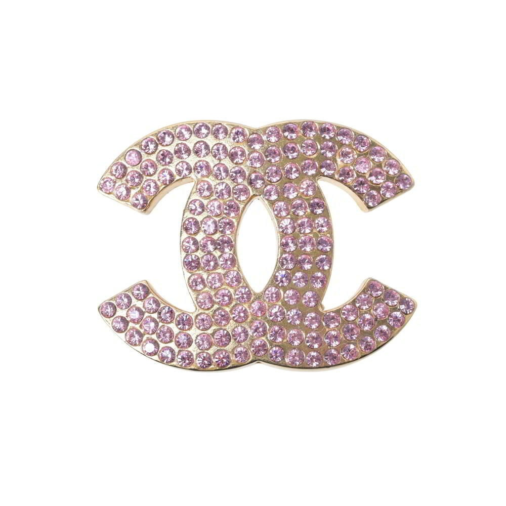 ブランド CHANEL 品名 02P ラインストーン ココマーク ブローチ 表記サイズ - 実寸 縦約2.5cm×横約3.5cm 素材 ー 商品状態 薄スレ・小キズあり 型番 02P 付属品 - コメント ラインストーン：ピンク　本体：ゴー...