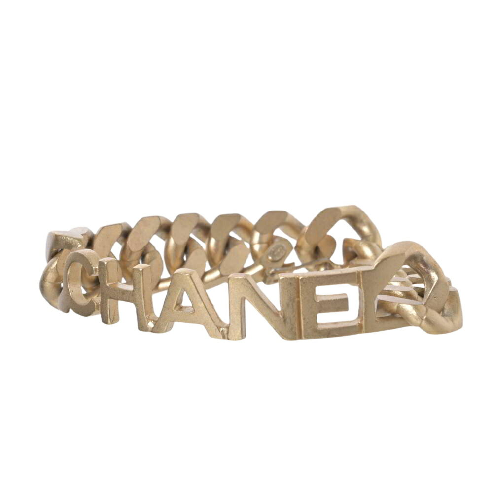 ブランド CHANEL 品名 01C ロゴ チェーン ブレスレット 表記サイズ ONE SIZE 実寸 全長約17.5(内周)cm×幅約1.8cm 素材 - 商品状態 使用に伴うスレ 型番 - 付属品 - コメント 01C 商品番号 KL4...