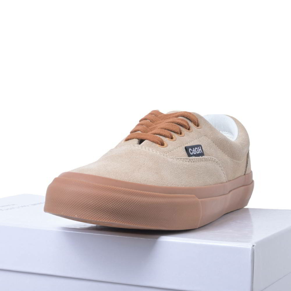 ブランド COMME des GARCONS HOMME 品名 スエード シューズ スニーカー 表記サイズ 27.0cm 実寸 アウトソール約29.5cm×ワイズ(横幅)約10cm×ヒール約2.5cm 素材 甲材：牛革(スエード) 底材：ゴ...