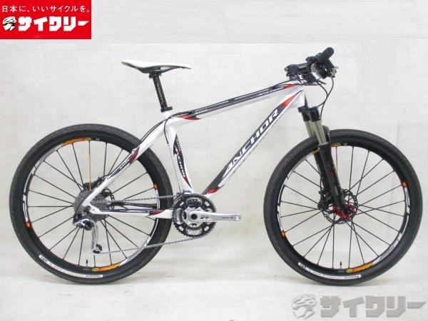 製品情報カテゴリ完成車 MTB クロスカントリー メーカーアンカー年式2007色CR（レーシングカラー）状態ランクC(少々キズあり)送料サイズ大型サイズメーカーサイズ：440トップチューブ長：560（ホリゾンタル換算）シートチューブ長：44...