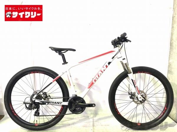 製品情報カテゴリ完成車 MTB コンフォート メーカージャイアント年式2019色ホワイト状態ランクD(年式相応のキズあり)送料サイズ大型サイズメーカーサイズ：Mメーカー適応身長：170-185cmトップチューブ長：590mmシートチューブ長...