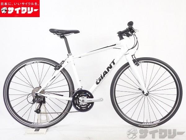 製品情報カテゴリ完成車 クロスバイク クロスバイク メーカージャイアント年式2012色ホワイト状態ランクC(少々キズあり)送料サイズ大型サイズメーカーサイズ：S【適用身長：160-175cm】トップチューブ長：550シートチューブ長：465...