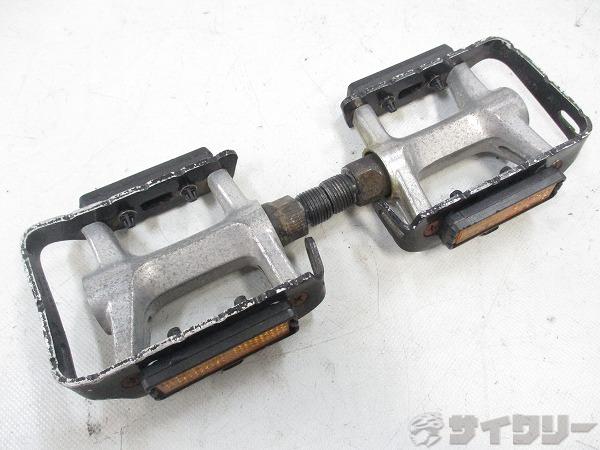 製品情報カテゴリペダル関連 ペダル フラットペダル メーカー不明年式-色状態ランクD(年式相応のキズあり)送料サイズ小型サイズパーツ色：ブラック/シルバー状態コメント中古商品です。使用に伴う傷、使用感がございます。その他