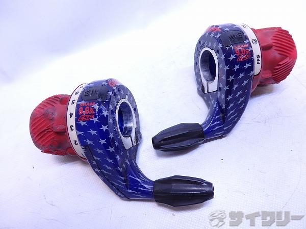 製品情報カテゴリドライブトレイン シフター グリップシフター メーカースラム年式-色状態ランクD(年式相応のキズあり)送料サイズ小型サイズクランプ径：22.2パーツ対応段数：3×9s状態コメント中古商品です。すれ、傷、汚れ、使用感がございま...