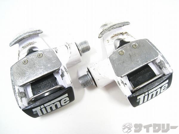製品情報カテゴリペダル関連 ペダル ビンディングペダル メーカータイム年式-色状態ランクD(年式相応のキズあり)送料サイズ小型サイズパーツ対応クリート：TBT色：ホワイト状態コメント中古商品です。傷、汚れがございます。その他【TIME】