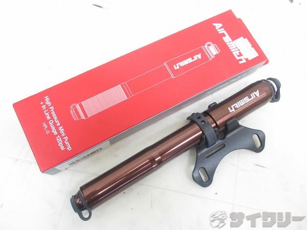 製品情報カテゴリ用品類 空気入れ、ポンプ 携帯ポンプ メーカーエアースミス年式-色状態ランクA(未使用品)送料サイズ小型サイズパーツフルCNC加工アルミ合金製ボディのミニポンプ。エアゲージが搭載されている為、空気圧を確認しながら使用すること...