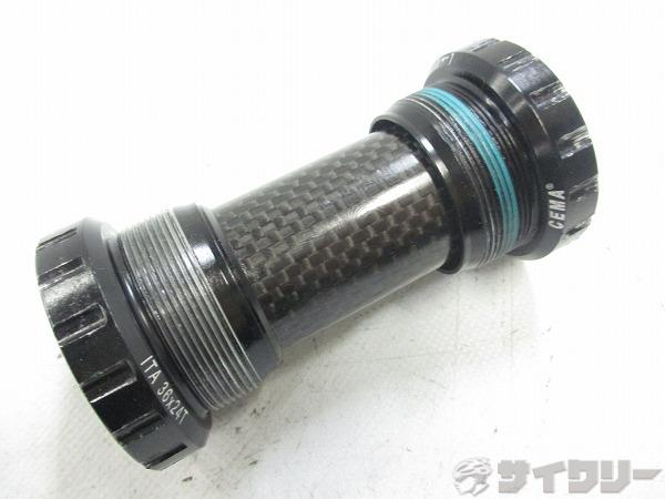 製品情報カテゴリドライブトレイン ボトムブラケット ITALY メーカーCENA年式-色状態ランクC(少々キズあり)送料サイズ小型サイズ対応シェル幅：70mmパーツ規格：ITAリンク規格：23.8mm（シマノ ホローテック互換）状態コメント...