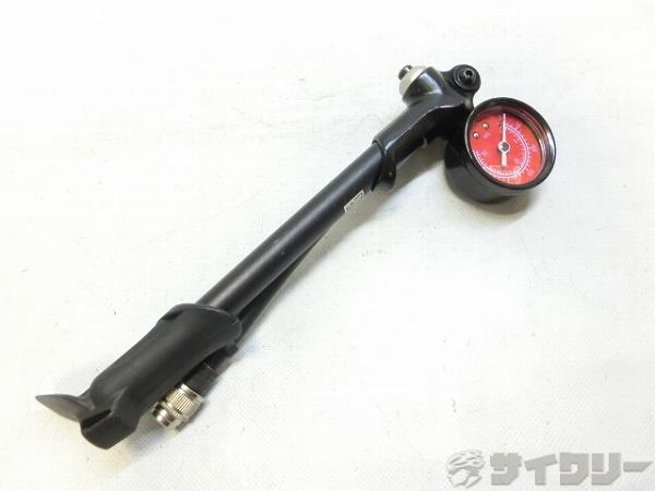 製品情報カテゴリ用品類 空気入れ、ポンプ サスペンションポンプ メーカーロックショックス年式-色状態ランクC(少々キズあり)送料サイズ小型サイズパーツバルブ規格：米式エアゲージ有無：有色：ブラック状態コメント中古商品でございます。使用感、傷...
