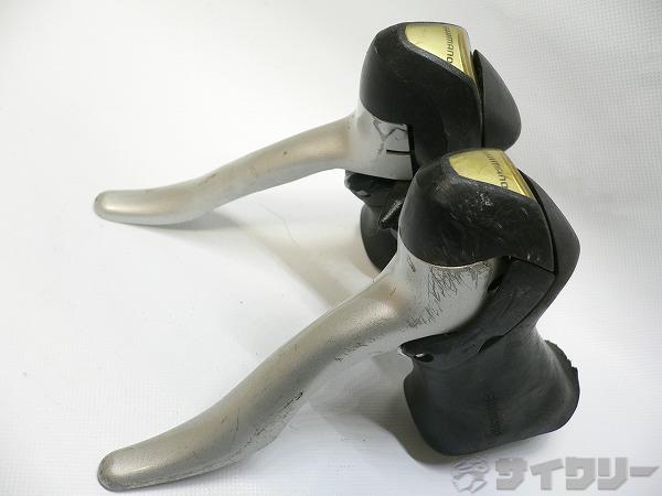 製品情報カテゴリドライブトレイン シフター デュアルコントロールレバー メーカーシマノ年式-色状態ランクD(年式相応のキズあり)送料サイズ小型サイズパーツ対応段数：2×8s状態コメント中古商品です。傷、汚れがございます。インジケーター部変色...