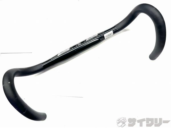 製品情報カテゴリハンドル関連 ハンドル ドロップ メーカーFSA年式-色状態ランクD(年式相応のキズあり)送料サイズ小型サイズハンドル幅：約400mm（エンドC-C実測）クランプ径：31.8mmパーツ色：ブラック状態コメント中古商品でござい...