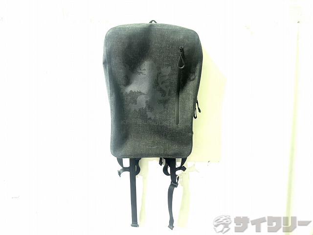 製品情報カテゴリ用品類 バッグ類 バックパック メーカーカペルミュール年式-色状態ランクC(少々キズあり)送料サイズ小型サイズサイズ：高さ：425mm(実測）横：約285mm(実測）幅：約85mm(実測）パーツ色：グレー状態コメント中古商品...