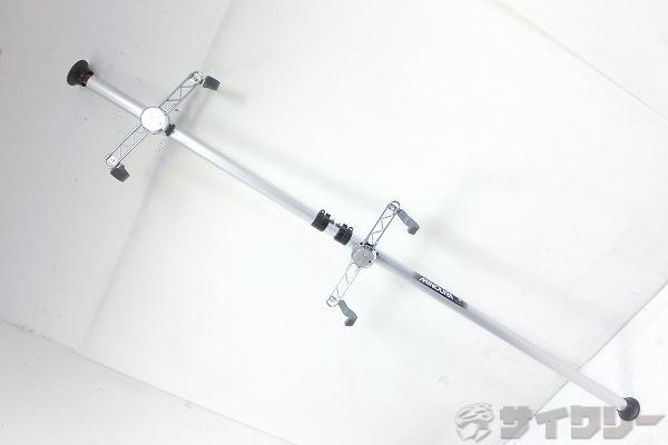 製品情報カテゴリ用品類 スタンド 展示用・メンテナンス用 メーカーミノウラ年式-色状態ランクC(少々キズあり)送料サイズ中型サイズ支柱高さ = 2、100mm〜2、700mm（無段階調整）支柱直径 = 45mm（上）／40mm（中）／45m...