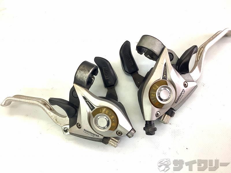 製品情報カテゴリドライブトレイン シフター デュアルコントロールレバー メーカーシマノ年式-色状態ランクD(年式相応のキズあり)送料サイズ小型サイズパーツ対応段数：3x7s状態コメント中古品になります。使用に伴う傷、インディケーターにくすみ...