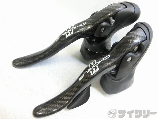 製品情報カテゴリドライブトレイン シフター デュアルコントロールレバー メーカーカンパニョーロ年式-色状態ランクD(年式相応のキズあり)送料サイズ小型サイズクランプ径：23.8mmパーツ対応段数：2×11s変速方式：ワイヤー対応ブレーキ規格...