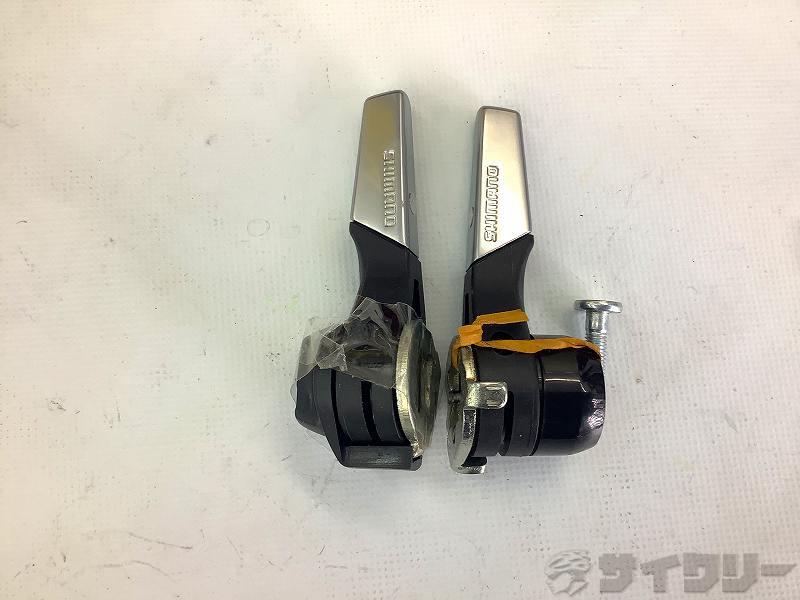 製品情報カテゴリドライブトレイン シフター Wレバー/バーコン メーカーシマノ年式-色状態ランクC(少々キズあり)送料サイズ小型サイズパーツ対応段数： 2/3x7s状態コメント中古品になります。その他SHIMANO