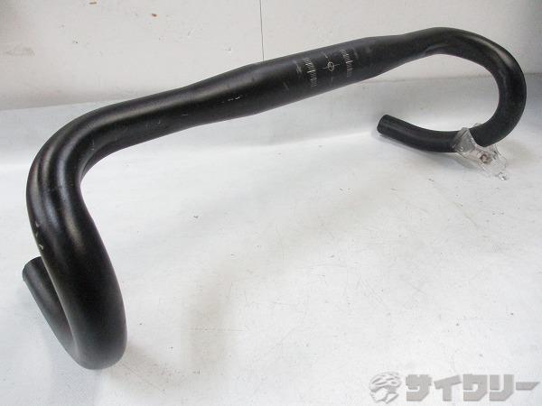 製品情報カテゴリハンドル関連 ハンドル ドロップ メーカー不明年式-色状態ランクC(少々キズあり)送料サイズ小型サイズハンドル幅：400（c-c）mmクランプ径：31.8mmパーツ色：ブラック状態コメント中古商品です。使用に伴う小傷、使用感...