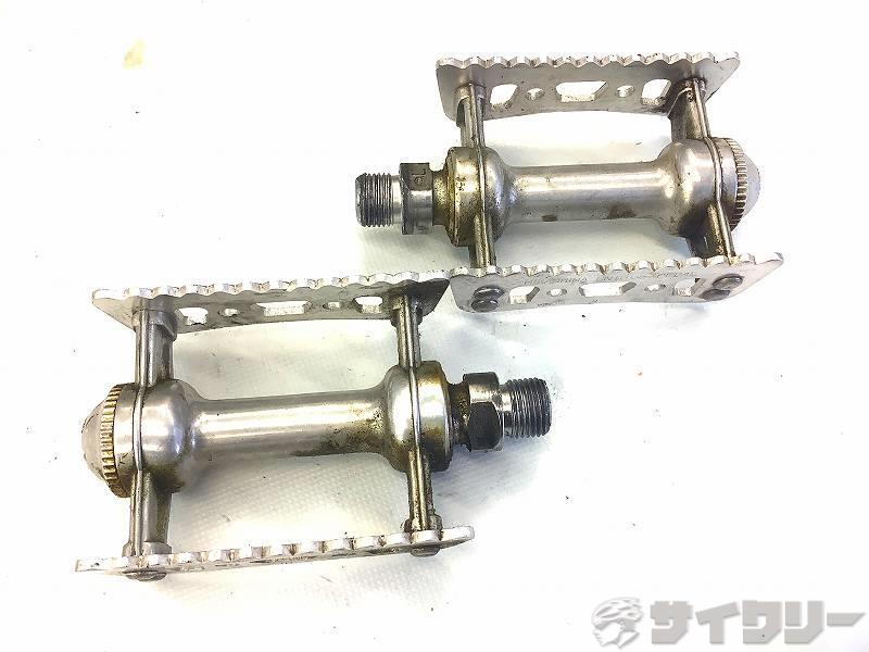 製品情報カテゴリペダル関連 ペダル フラットペダル メーカーミカシマ年式-色状態ランクD(年式相応のキズあり)送料サイズ小型サイズパーツ色：SILVER状態コメント中古商品でございます。使用に伴う、キズ・汚れがございます。画像に写っている物...