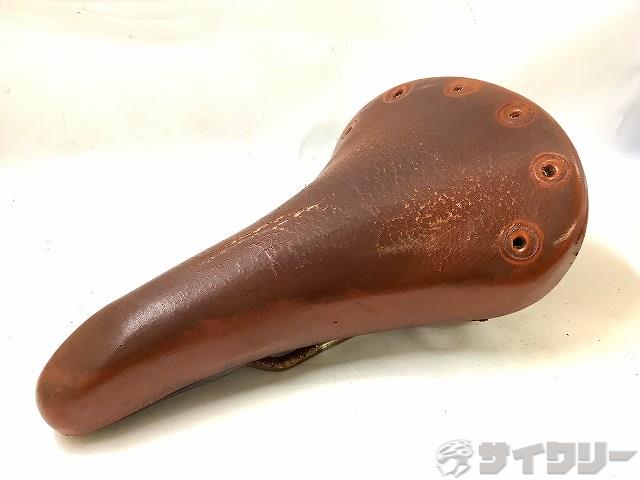 製品情報カテゴリサドル関連 サドル メーカーCIONLLI年式-色状態ランクE(目立つキズあり)送料サイズ小型サイズパーツレール材質：STEEL色：ブラウン状態コメント中古商品です。罅割れ劣化しております。鋲が欠損しております。その他