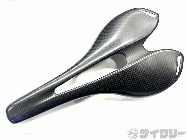 製品情報カテゴリサドル関連 サドル メーカー不明年式-色状態ランクD(年式相応のキズあり)送料サイズ小型サイズ重量：約100g(実測）パーツレール材質：カーボン状態コメント中古商品でございます。使用感、傷、汚れがございます。削れ、レールに取...