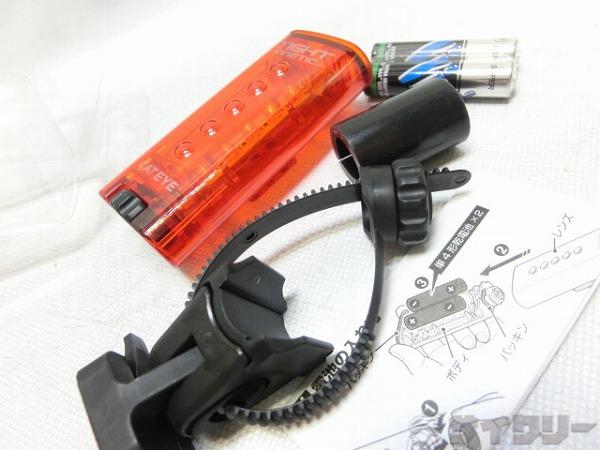 製品情報カテゴリ用品類 ライト リア メーカーキャットアイ年式-色状態ランクA(未使用品)送料サイズ小型サイズパーツ使用電池：単四電池2本・加速度センサー内蔵で、減速を感知するとモードがハイ点灯（約2.5秒）で光るブレーキ（キネティック）モ...