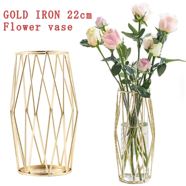 GOLD IRON 22cm Flower vase北欧風のシンプルなゴールドフラワーベースでお部屋を華やかに中のガラス瓶は取り外し可能です。菱形の派手すぎないメッキ仕上げの鉄フレーム×ガラスの組み合わせ。幾何学的なワイヤーのフレームが少し...