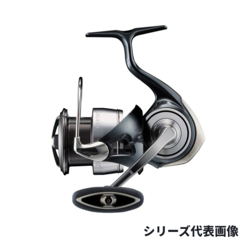 商品説明[ダイワ スピニングリール]いつまでも愛着を持って使い込んでもらえるようなスピニングリールを創りたい。特定の誰かのためではなく、すべてのアングラーのために。そのために目指したのは、使い手を選ばない快適な操作性、不安を感じさせない確か...