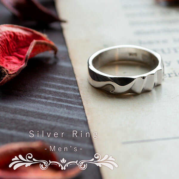 For:メンズ 細身シンプルシルバーリング シンプルに仕上げたシルバーリングです。 ペアリングとしてつくりあがられたメンズ単品リングとなります。 単品で着けていると気づかない！そこがポイント。 レディスリングと合わせるとハートのデザインが！...