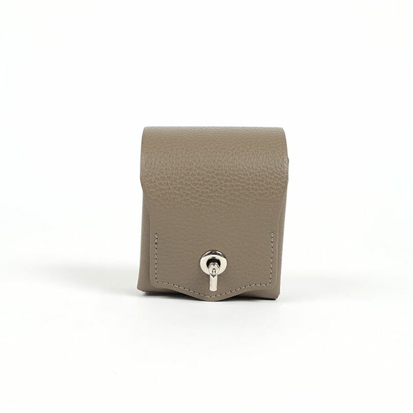 メーカー：Garo Leather Studio製品名：Travel watch case Short type トープ素材：外装：イタリアンカーフ 内装：高級合成スエードカラー：トープ商品詳細：腕時計を横向きに収納するショートタイプのウォ...