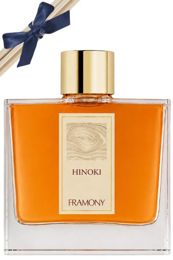 【FRAMONY〈The Scent of Time〉コレクション】深みのあるヒノキとムスクの自然な香りをベースに、高級ホテルのラウンジを思わせるリラックス感のあるフレグランスです。新築祝いや引っ越し祝いなどプレゼントにも最適です。 【クリ...