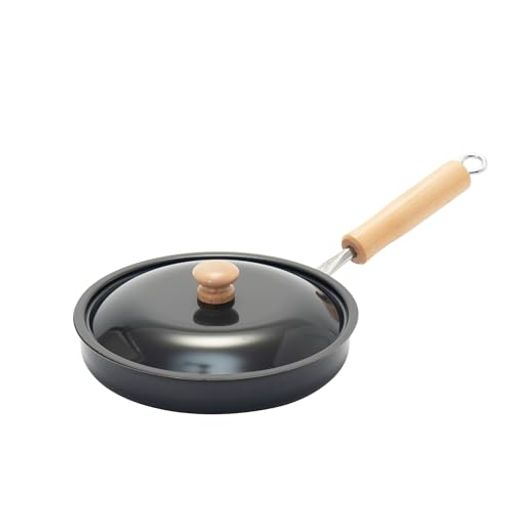 炒め物、ソテー、焼き物 【材料の種類】本体:鉄(底の厚さ:1.2mm)、フタ:鉄(底の厚さ:1.0mm)、取手・フタのツマミ:天然木 【表面加工】本体・フタ:透明シリコン焼付塗装 商品サイズ:210x395x85mm、重量:900g 製造国:日本