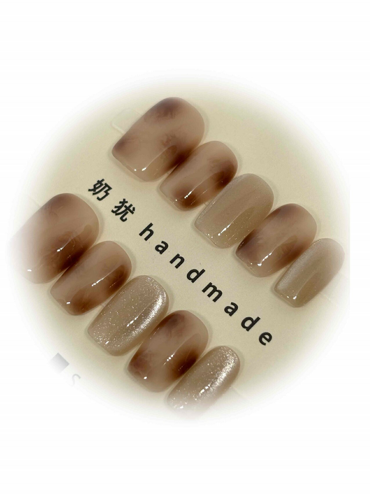 ネイルチップ10枚入り おしゃれな配色＆デザイン。 ネイルチップなら貼るだけですぐに本格ネイルの出来上がり！ 普段はネイルが出来ない方や忙しくてネイルサロンに行けない方にもぴったりです。 付属品付（アルコールパッド・テープ・やすり・棒） 1...