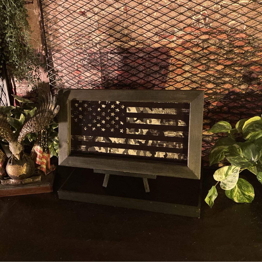 アイテムインフォメーション サイズ※横 約35cm,縦 約20cm,奥行 約2.5cm,重さ 約0.52kg 素材パネル:TIN製　枠(フレーム):木製 備考 ご注意：モニターの発色の具合によって実際のものと色が異なる場合があります 送料※...