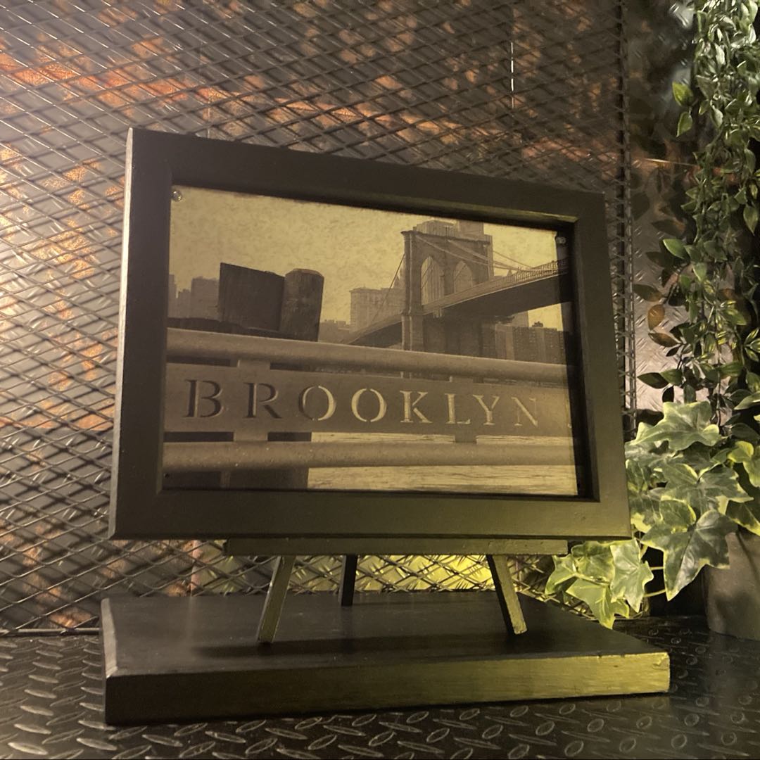 アイテムインフォメーション サイズ※横:約35cm,縦:約26.2cm,奥行:約2.5cm,重さ:約0.63kg 素材※パネル:メタル製 ※枠(フレーム):木製 備考 ご注意：モニターの発色の具合によって実際のものと色が異なる場合があります...